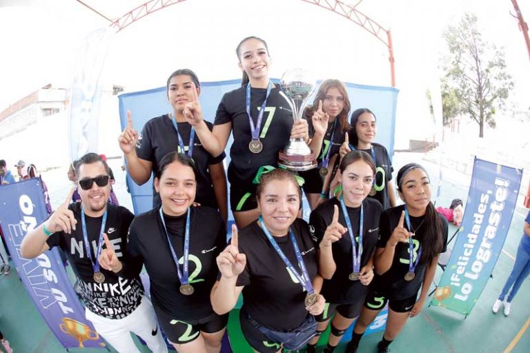 UNICLA: La gran fiesta universitaria sonó al ritmo de Piso 21. - Revista Maxwell